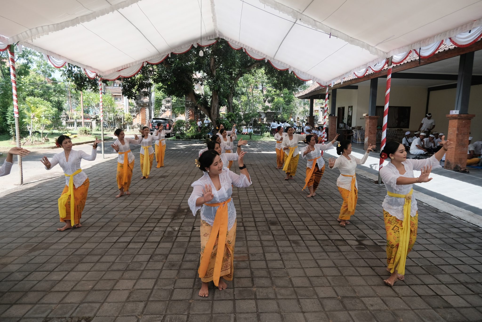 Piodalan di Merajan Dinas PMD Dukcapil Provinsi Bali, Wujud Syukur dan ...